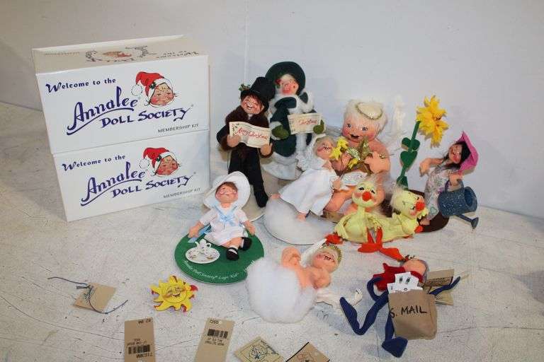 Annalee Dolls - Auction Ohio