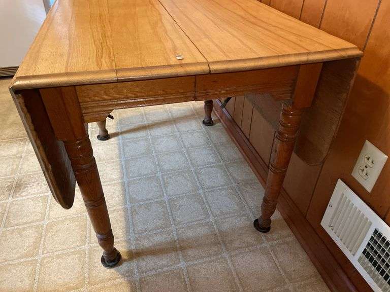 Solid wood drop leaf table - Auction Ohio
