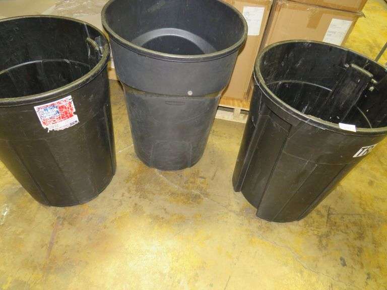 Trash Cans - Auction Ohio