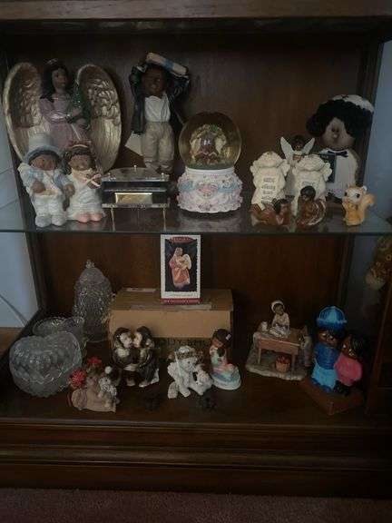 Figurines - Hallmark, Dreamsicles, etc - Auction Ohio