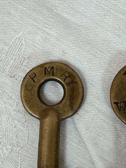 Railroad Padlock Keys - Auction Ohio