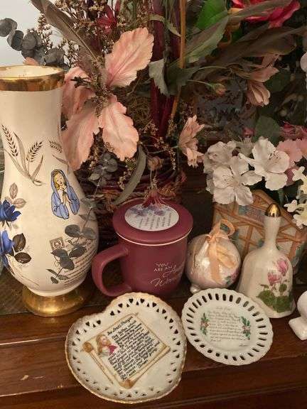 Faux floral arrangements and miscellaneous decor - Auction Ohio