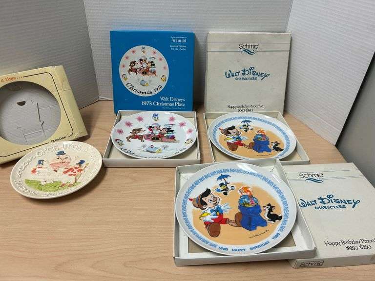 Disney Collector Plates - Auction Ohio