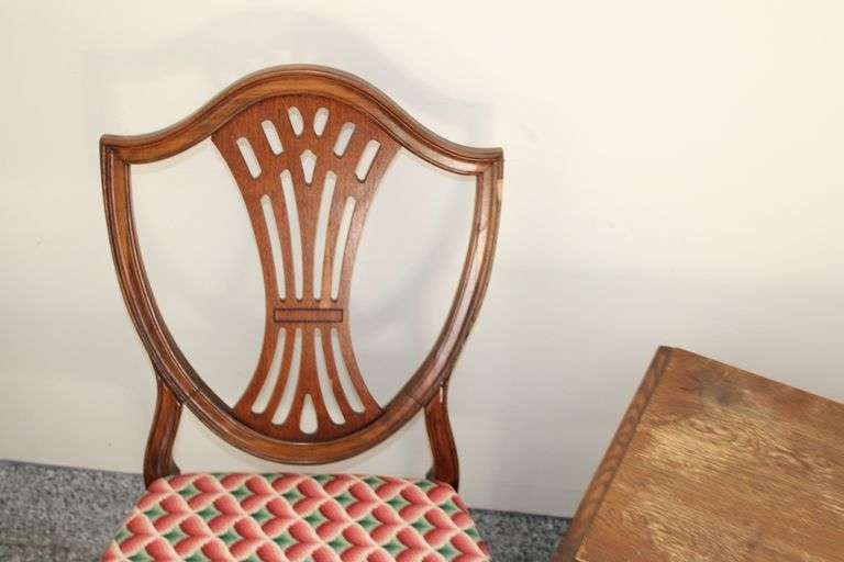 Accent Chair & Bedside Table - Auction Ohio
