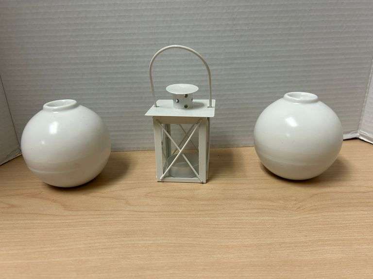 White Decor Items - Auction Ohio