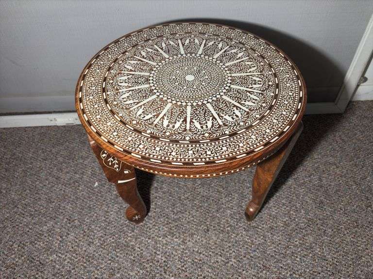 Middle Eastern Stand - Auction Ohio