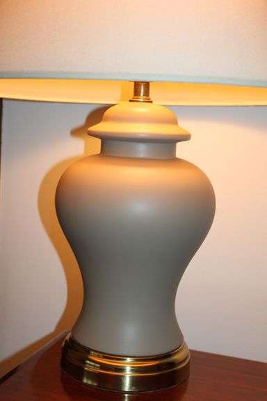 Colonial Chest of Drawers & Lamp - Auction Ohio