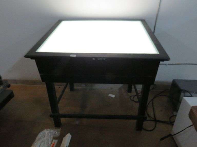 Light Up Table - Auction Ohio