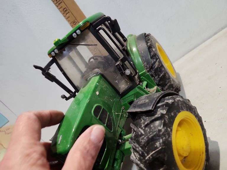 Ertl Plastic Tractor - Auction Ohio