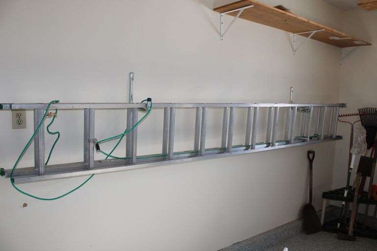 Werner 24 Foot Aluminum Extension Ladder - Auction Ohio