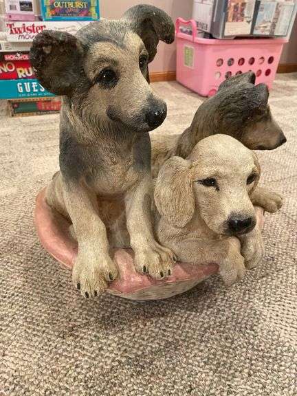 Ceramic dog figurine - Auction Ohio