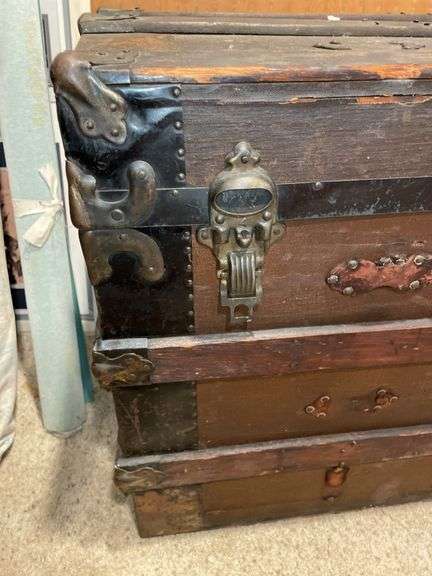 Steamer trunk & Contents - Auction Ohio
