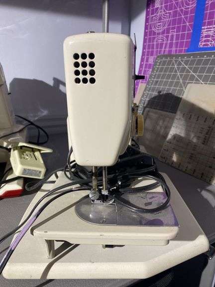 JCPenney sewing machine model 6501 - Auction Ohio