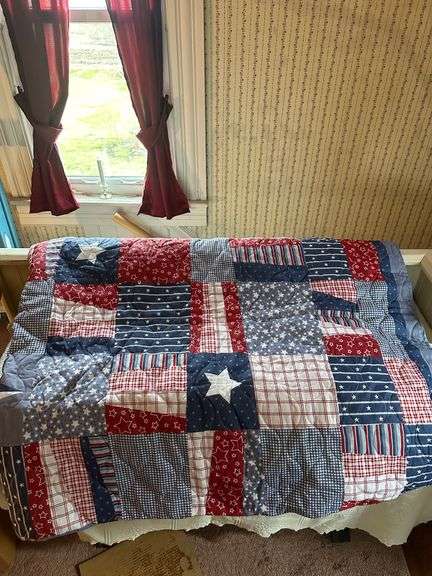 Patriotic Patchwork Quilt - Auction Ohio