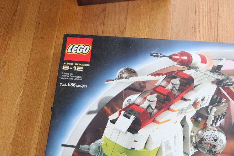 LEGO 7163 Star Wars Republic Gunship - Auction Ohio
