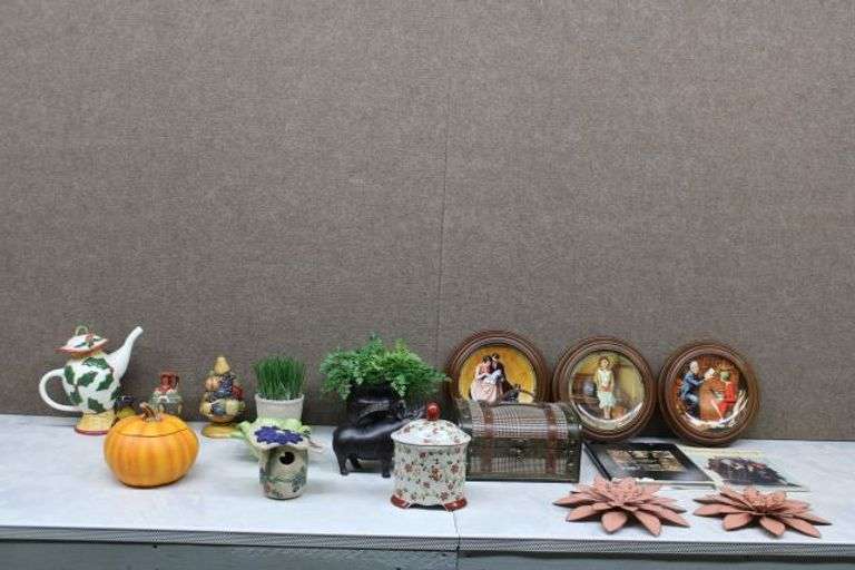 Assorted Decor & Collectibles - Auction Ohio