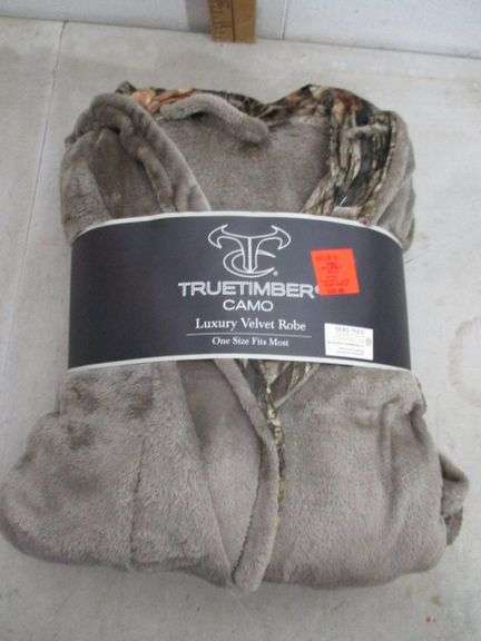 True Timber Camo Luxury Velvet Robe One Size Fits Most - Auction Ohio