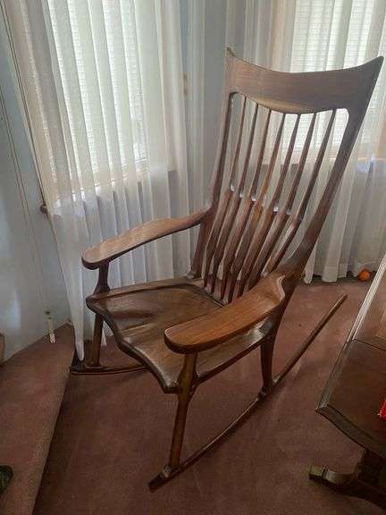 Beautiful handmade wooden rocking chair - Auction Ohio