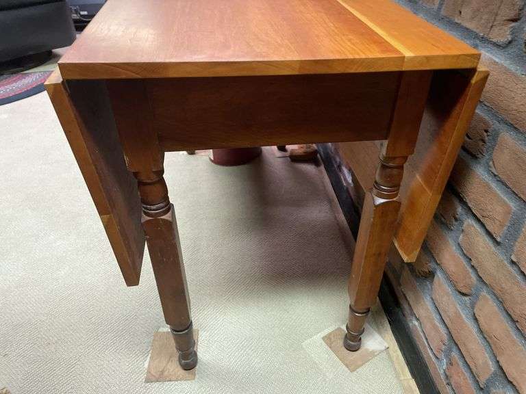 Solid wood drop leaf table - Auction Ohio