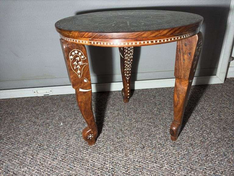 Middle Eastern Stand - Auction Ohio