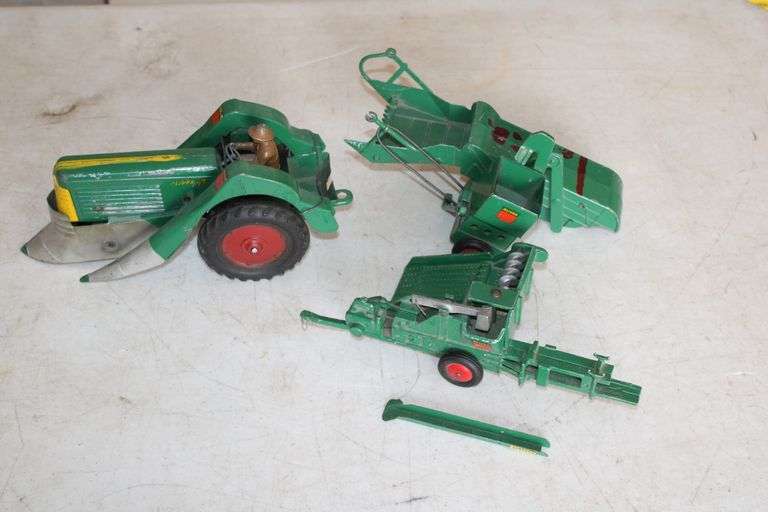 Oliver Toy Tractor & Implements - Auction Ohio