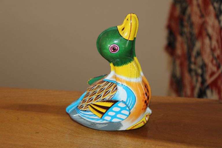 Tin Duck Wind-Up Toy - Auction Ohio