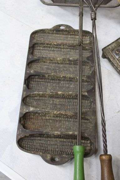 Antique Kitchen And Baking Tools - Auction Ohio