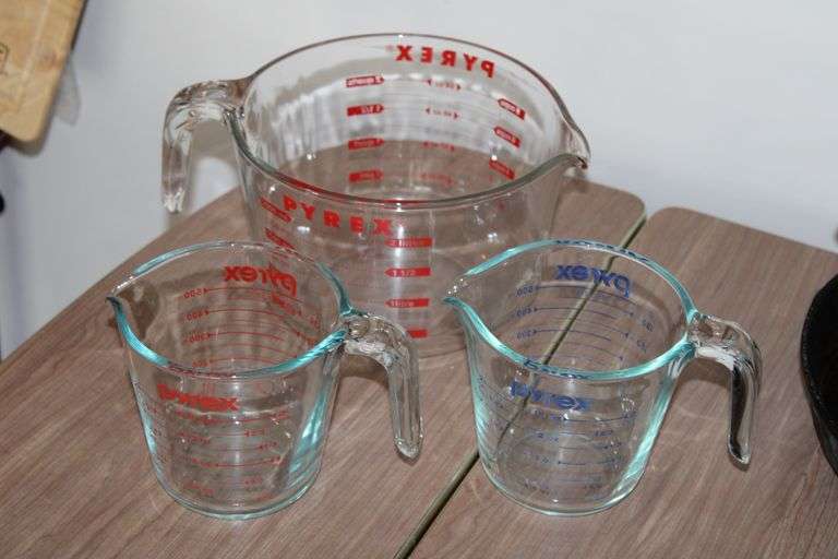 Pyrex Measuring Cups - Auction Ohio