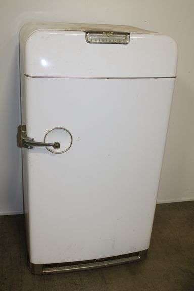 Vintage Frigidaire Refrigerator - Auction Ohio