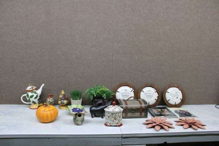 Assorted Decor & Collectibles - Auction Ohio
