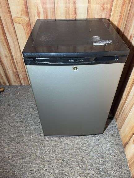 Frigidaire Compact Refrigerator - Auction Ohio