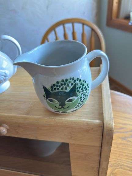 Bread box and more - Auction Ohio