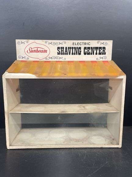 Vintage display case - Auction Ohio