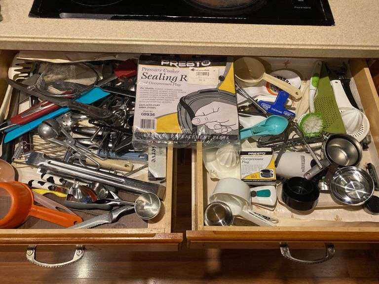 Kitchen utensil drawers clean out - Auction Ohio