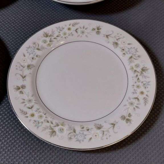 4 piece Matching Imperial China Dishes - Auction Ohio