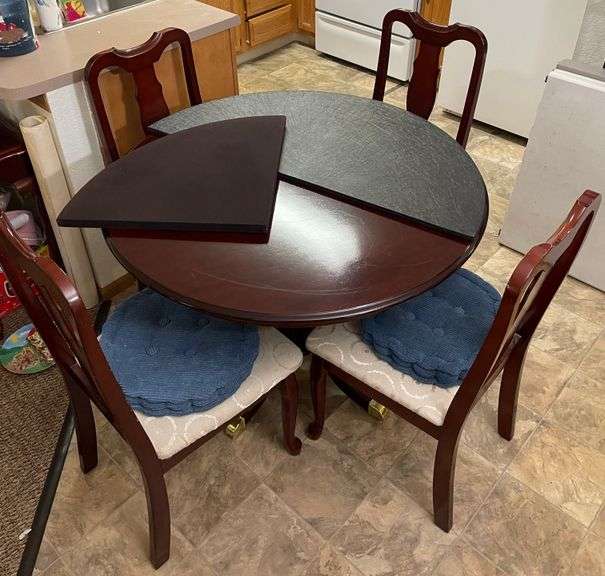 Kitchen Table & Chairs - Auction Ohio