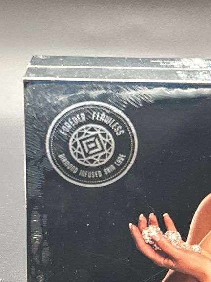 Forever Flawless Diamond Infused Skin Care Deluxe Manicure Kit ...