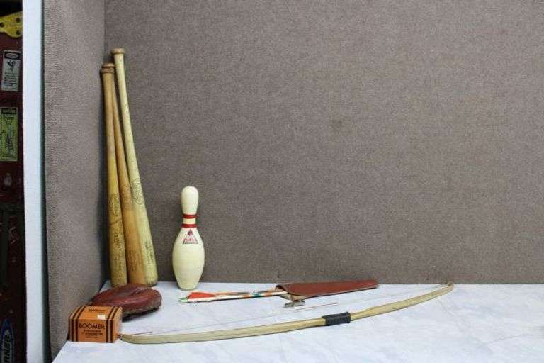 Bats/Bow & Arrows/More - Auction Ohio
