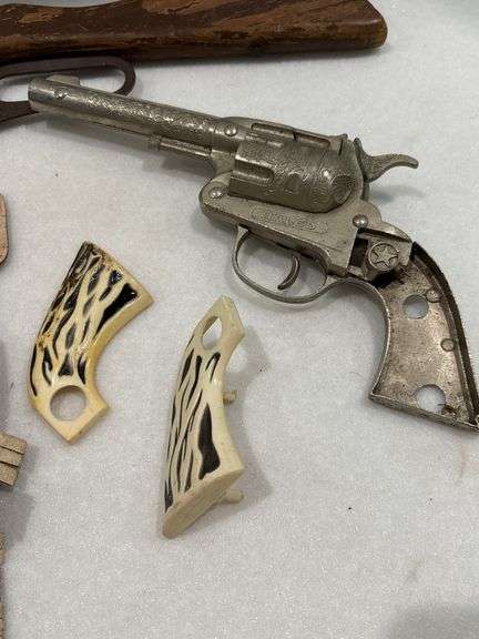 Play Guns - Auction Ohio