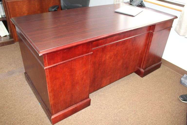 Classic Executive Desk - Auction Ohio