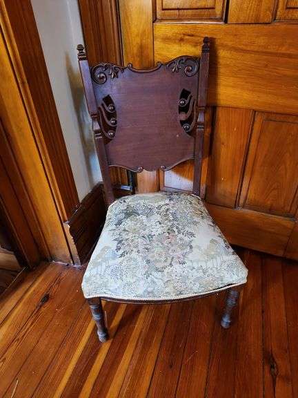 Victorian Parlor Chair - Auction Ohio
