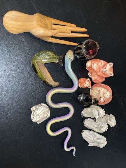 Small handmade decorative items - Auction Ohio