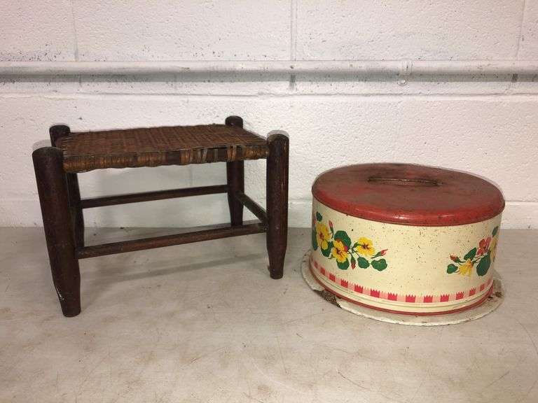 Decoware and stool - Auction Ohio