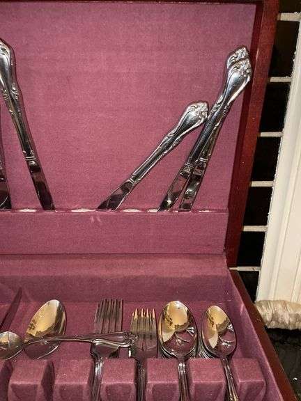 Oneida stainless flatware - Auction Ohio