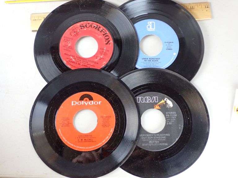 STACK OF JUKEBOX RECORDS - Auction Ohio