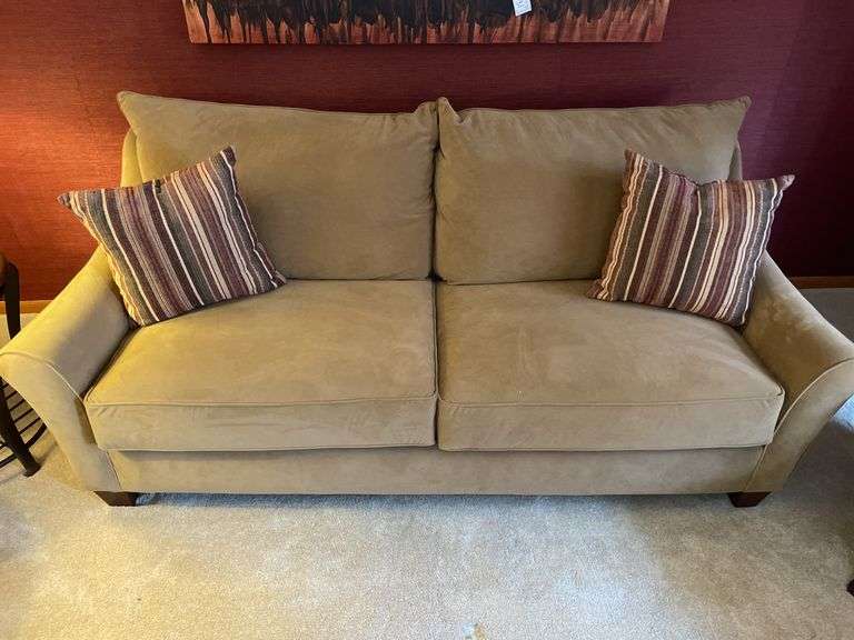 Broyhill sofa - Auction Ohio