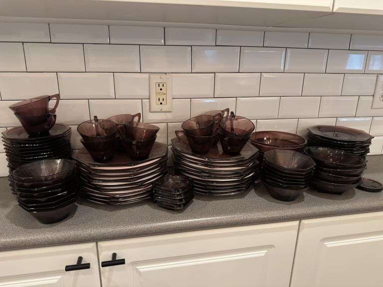 Amethyst Dinnerware - Auction Ohio