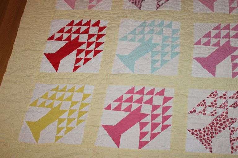 Trees Pattern Calico Quilt - Auction Ohio