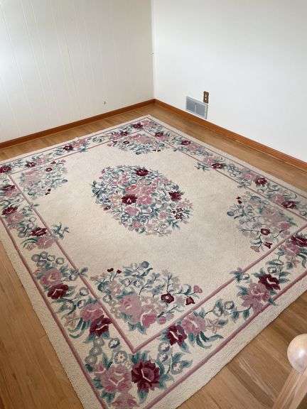 Wool Rose rug - Auction Ohio