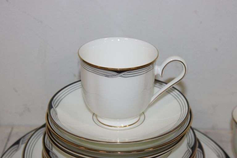 Lenox Debut Collection Erica China Set - Auction Ohio